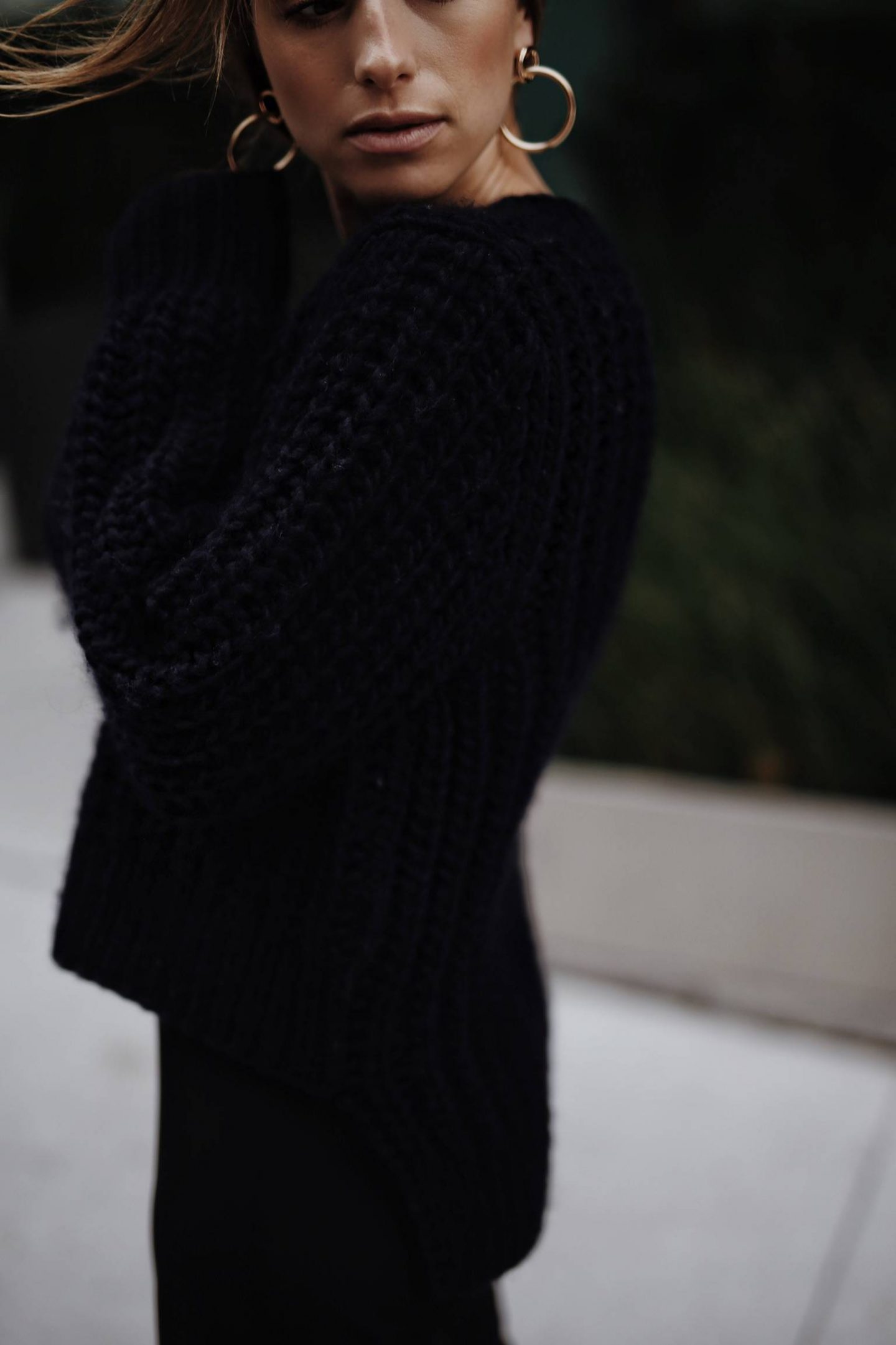 how to wear black and navy together